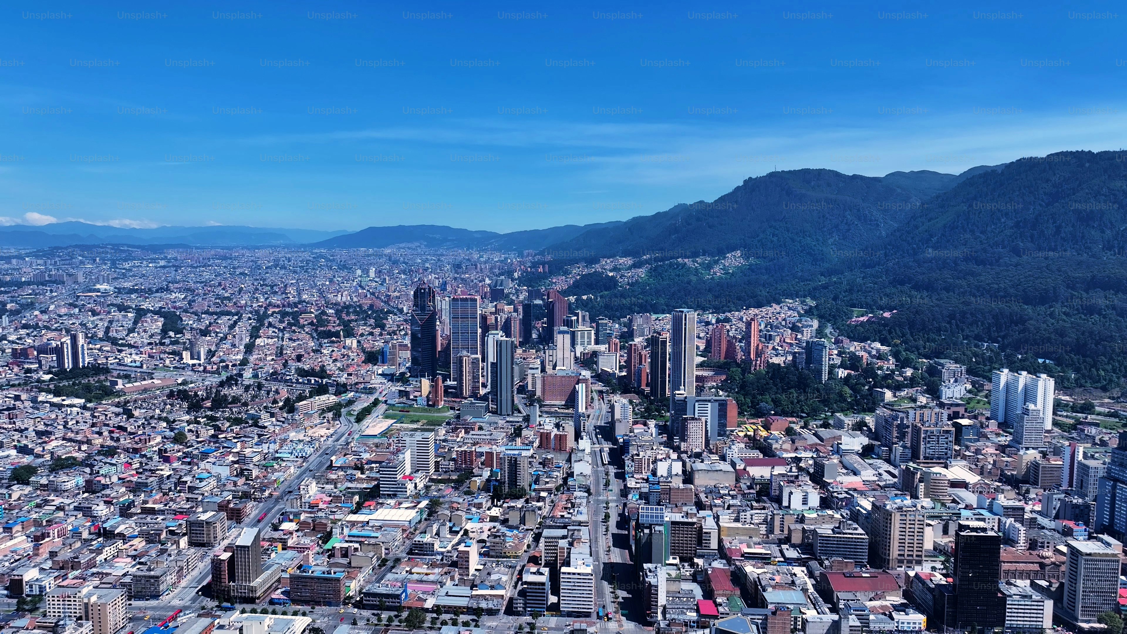 Skyline de Bogotá En Distrito Capital Colombia. Distrito del centro de ...