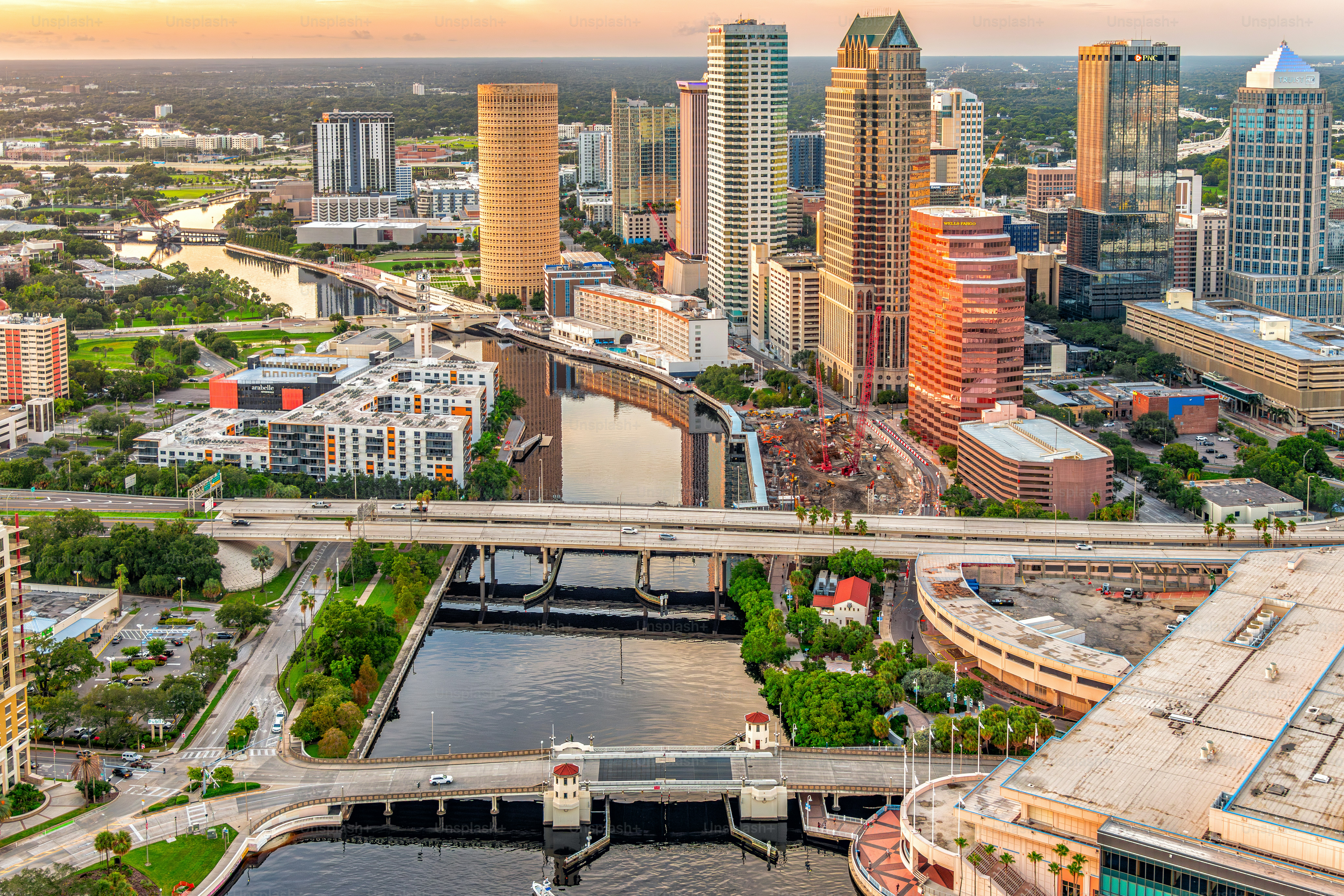 Aerial view of the buildings of downtown Tampa, Florida along the ...