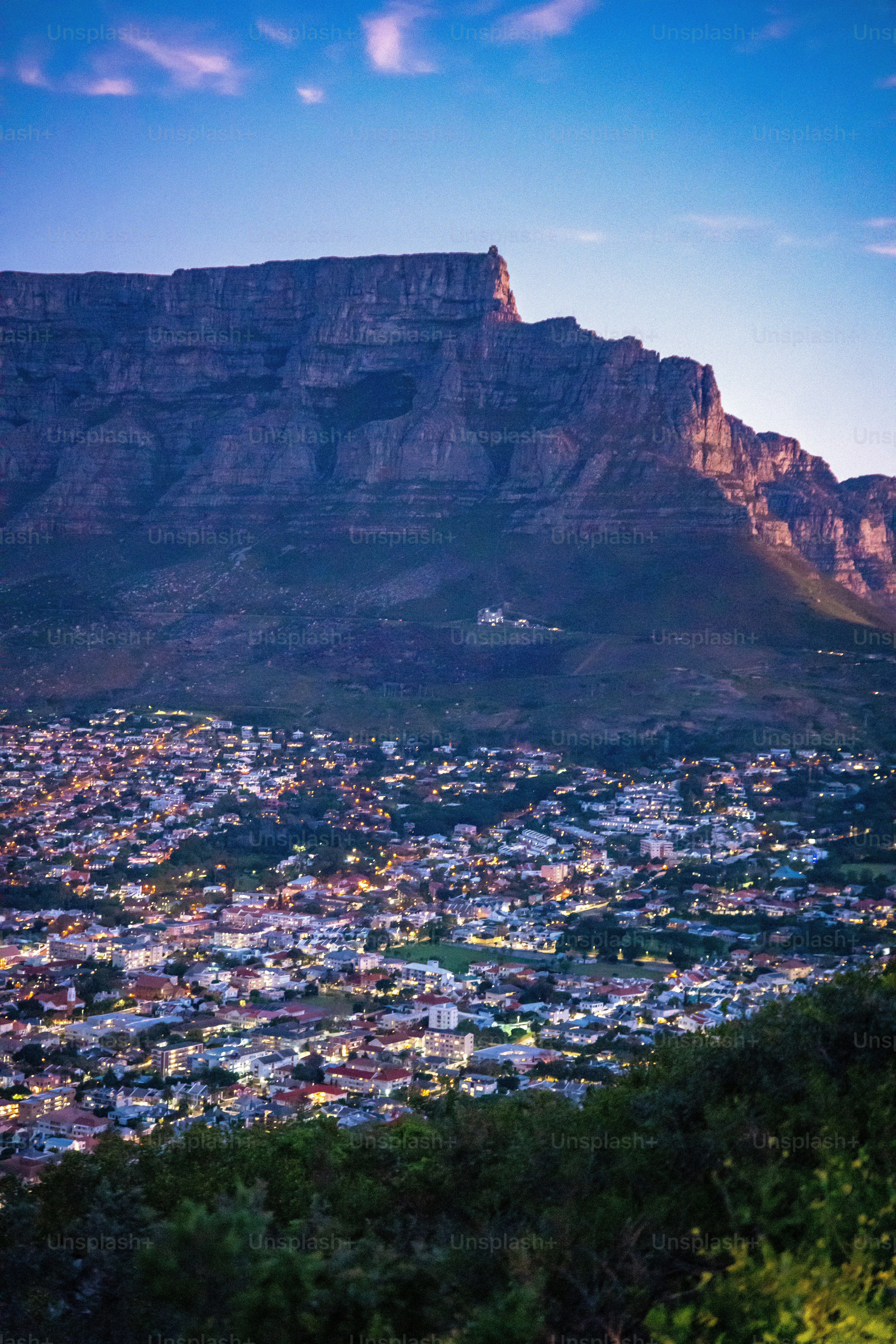 Signal Hill sunset viewpoint over Cape Town in Western Cape, South ...
