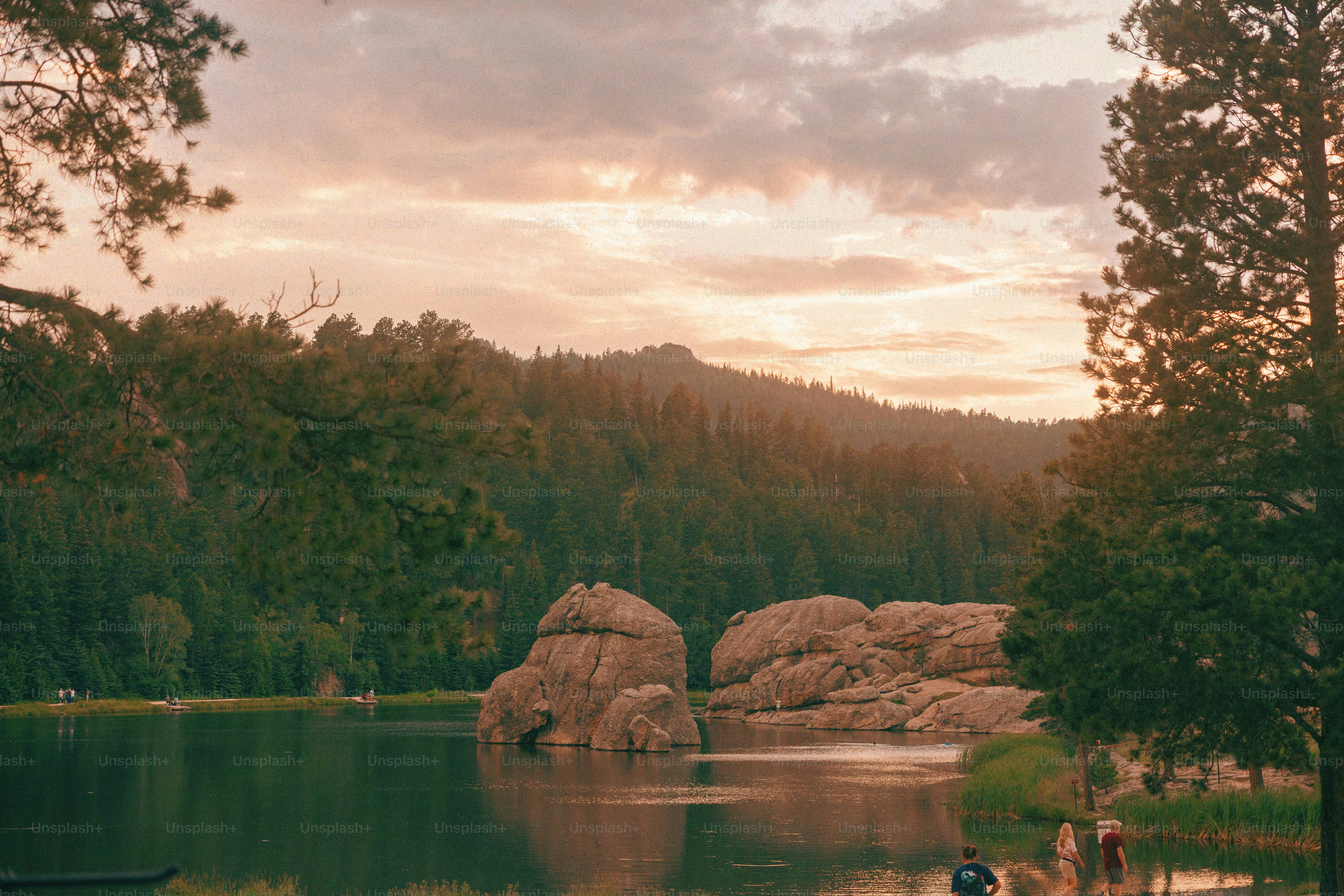 Lake with large rocks and forest at sunset photo – Travel Image on Unsplash