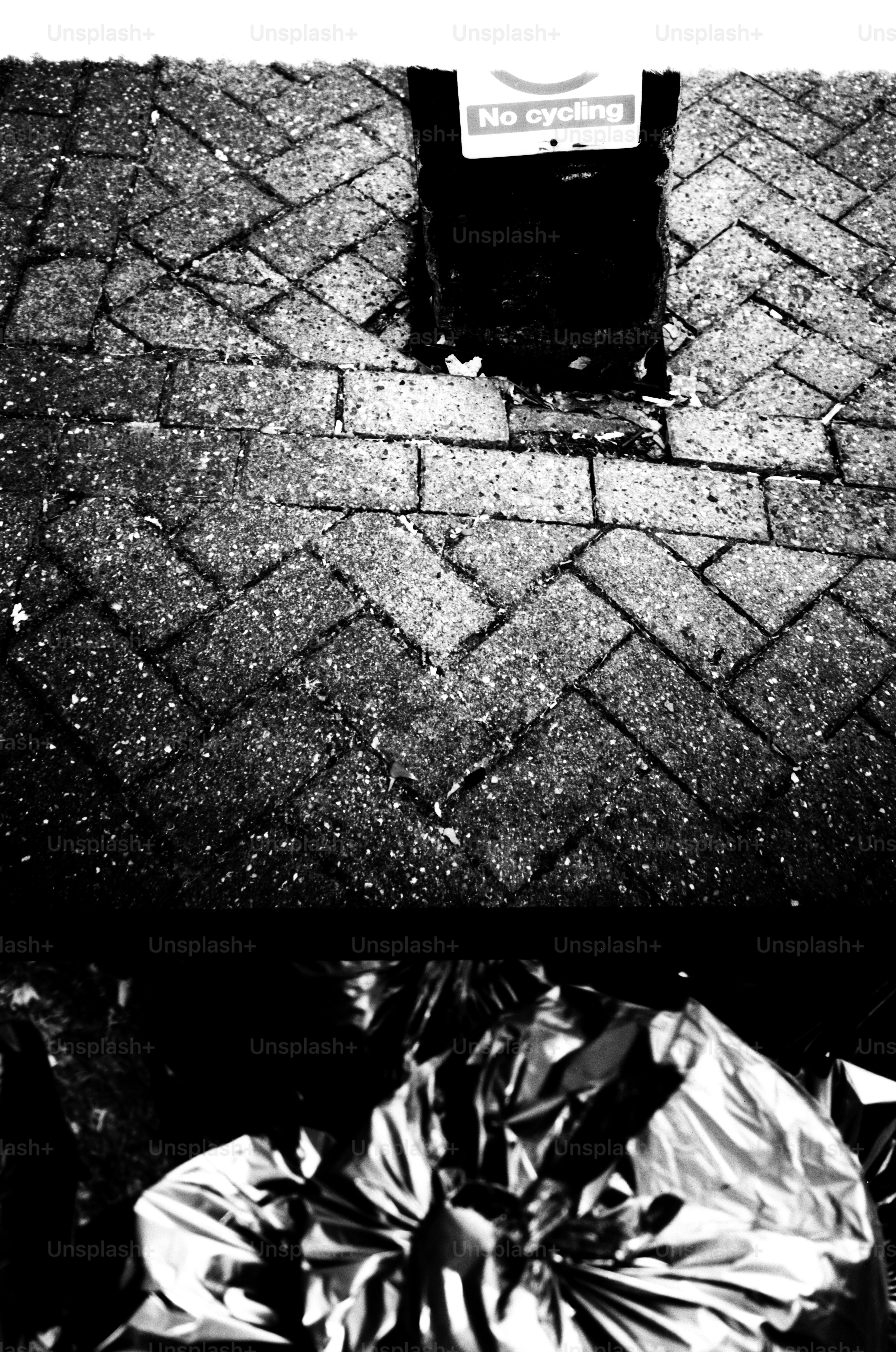 Abstract dark background with white geometric shapes photo – Film ...