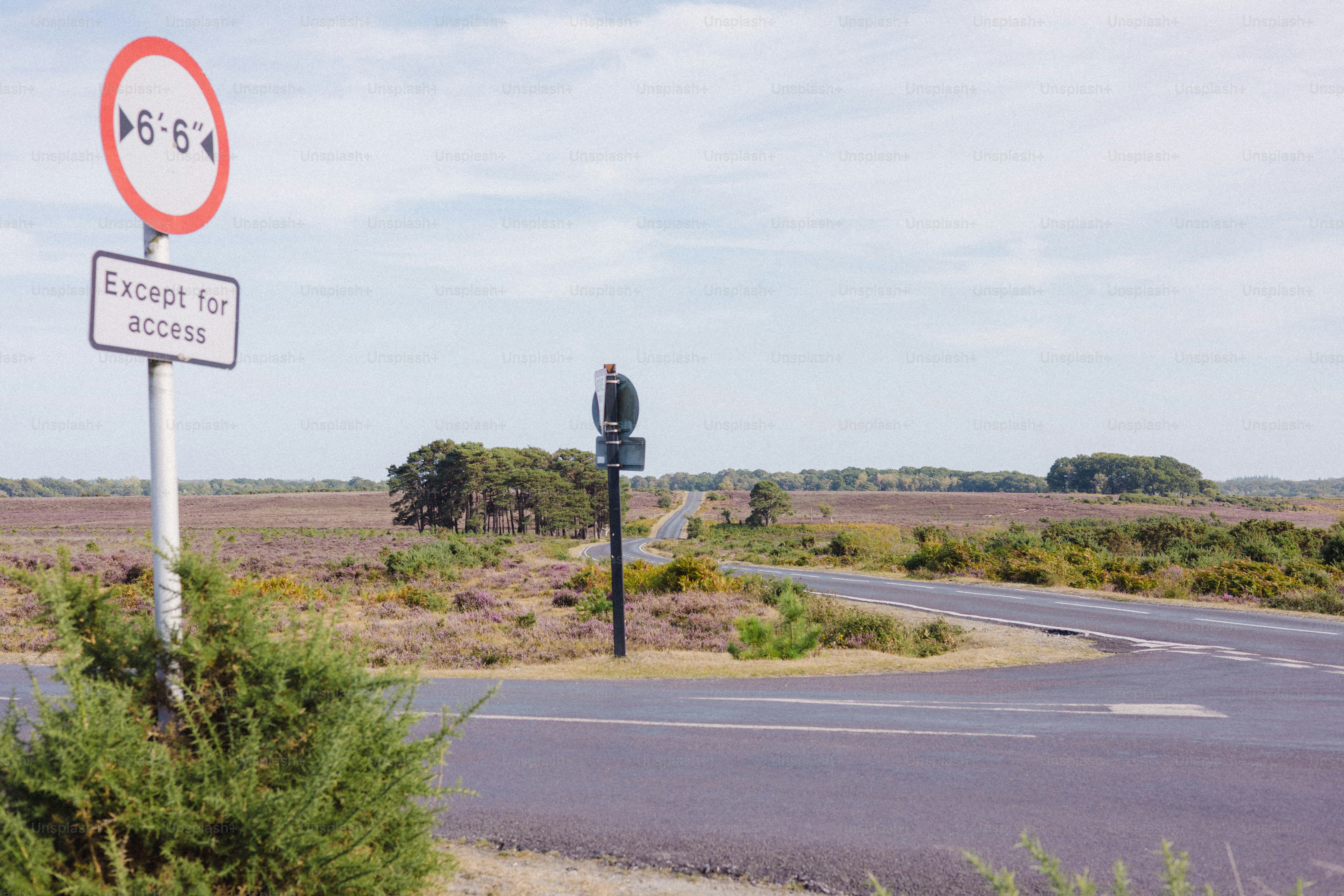 Road junction with height restriction sign photo – Image on Unsplash