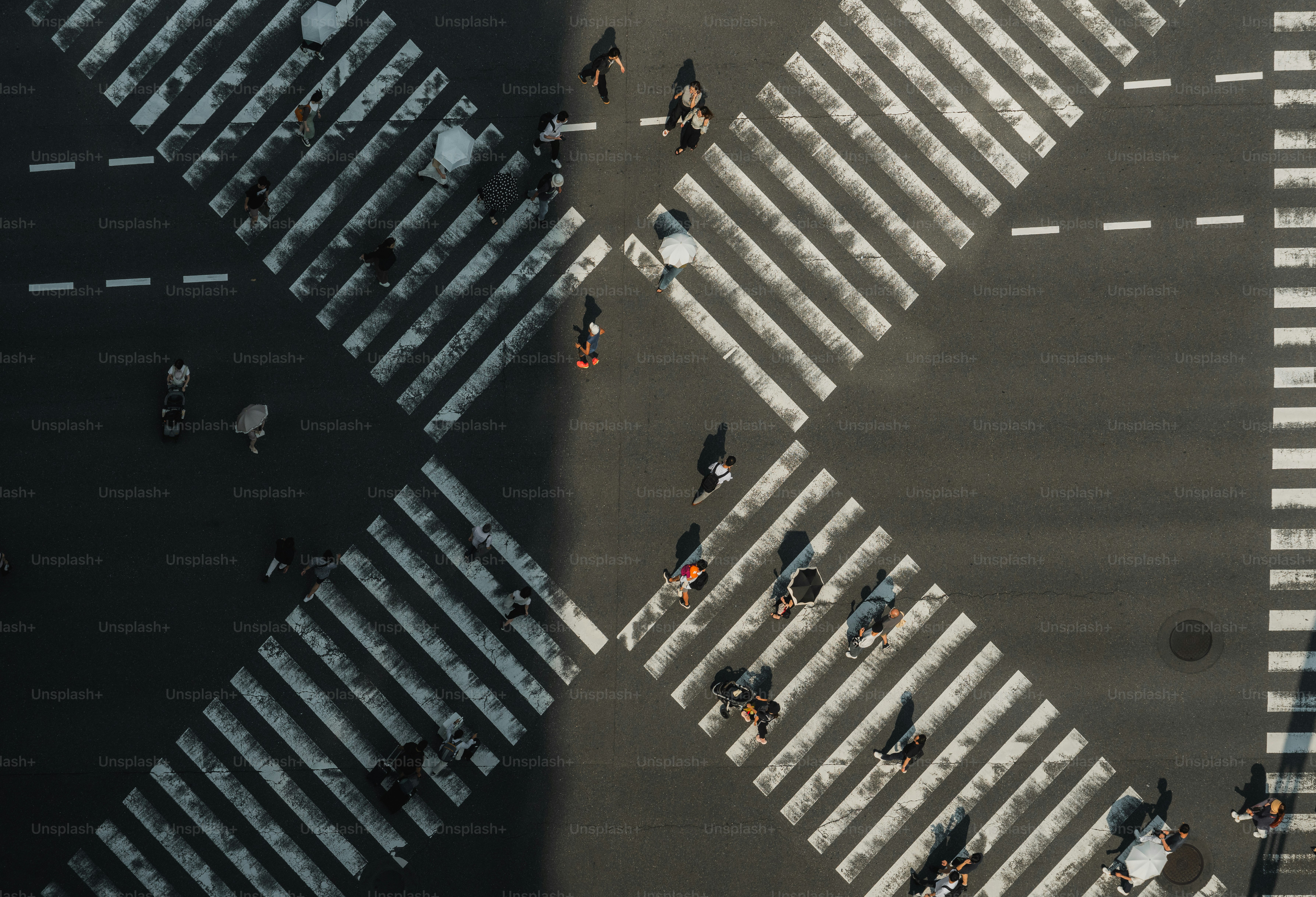 People crossing a busy intersection from above photo – City Image on ...