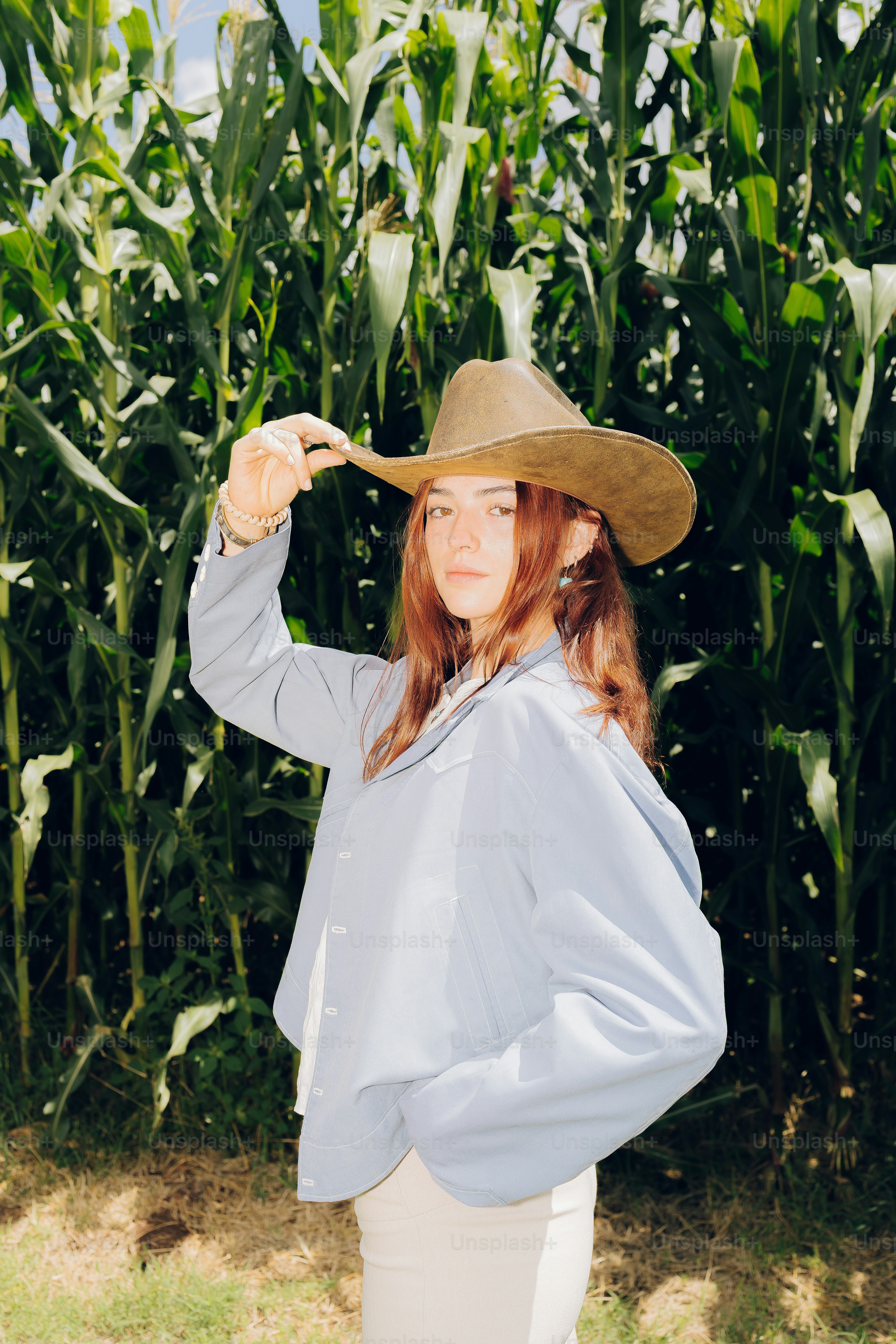 Young woman in cowboy hat in cornfield photo – Western Image on Unsplash
