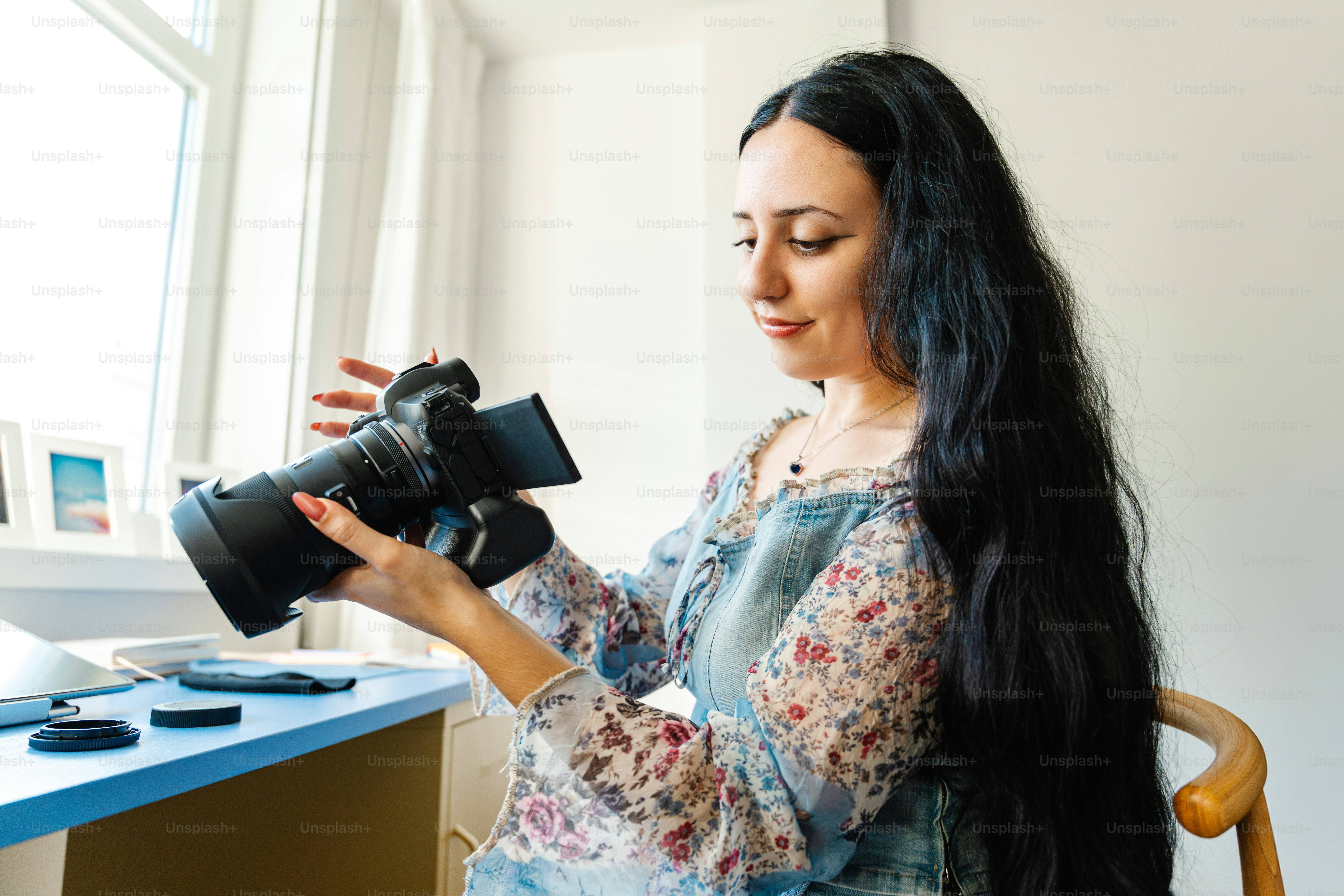 Woman adjusting professional camera on gimbal stabilizer photo ...