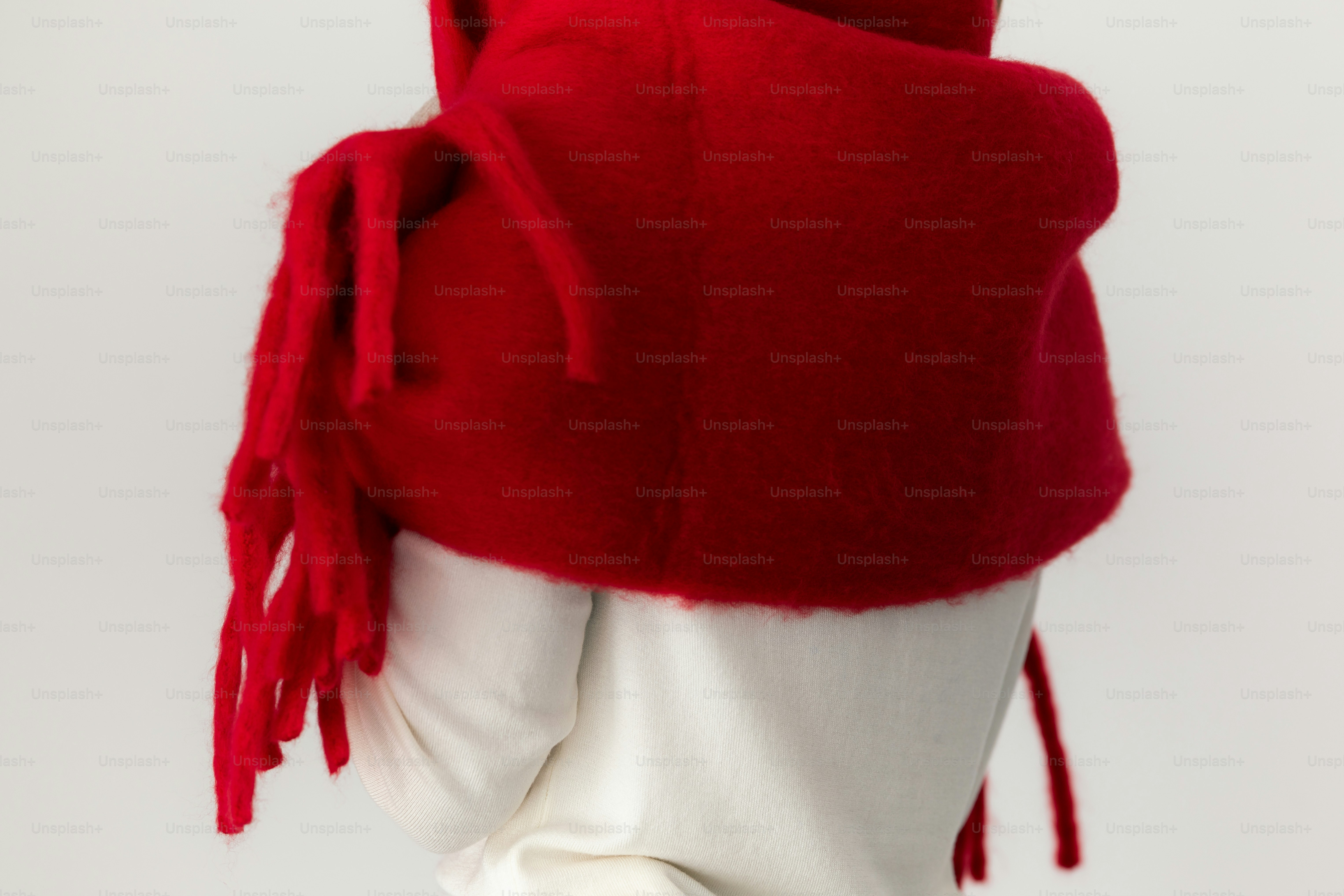Red hooded scarf with fringe detail photo – Fashion Image on Unsplash