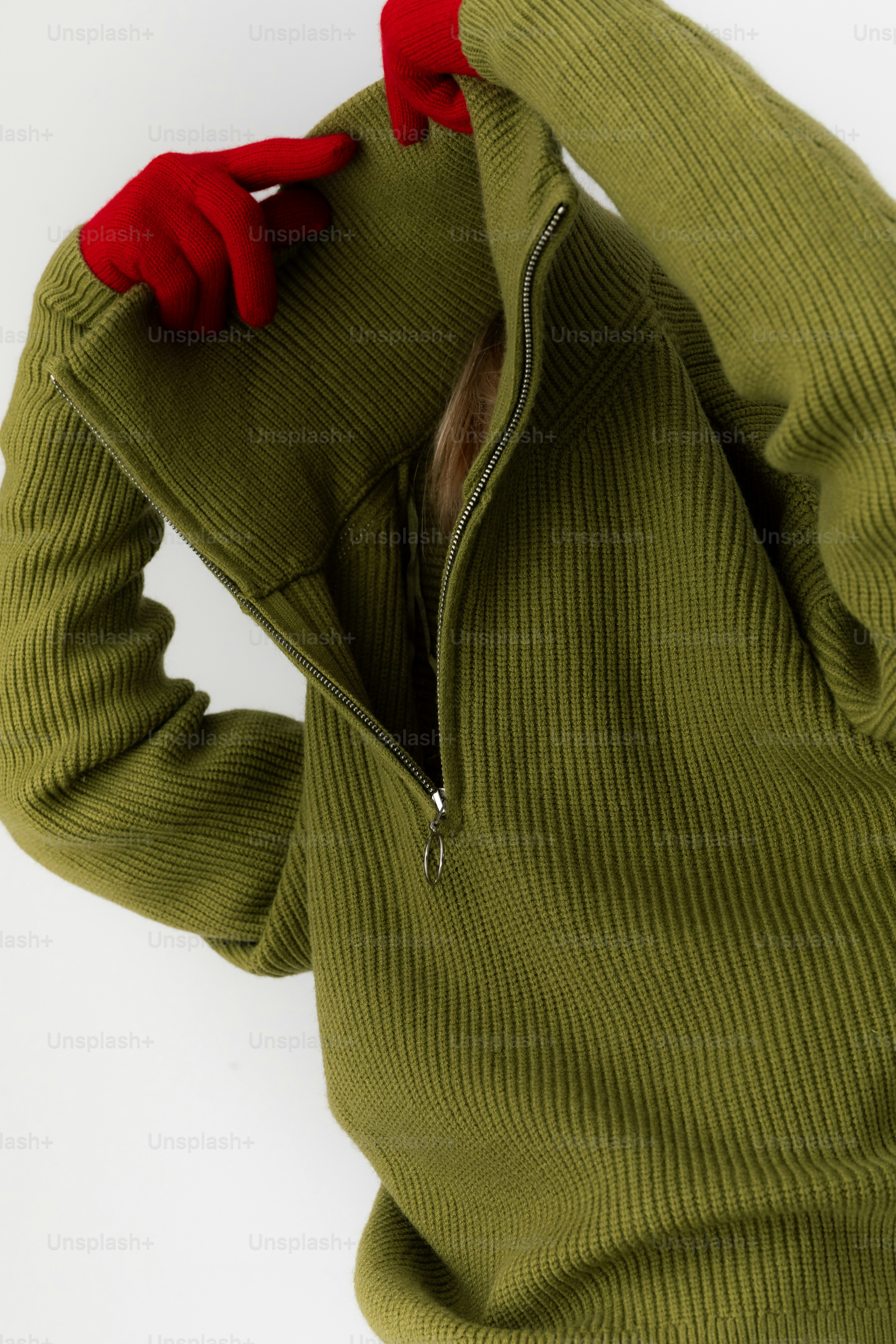 Red hooded scarf with fringe detail photo – Fashion Image on Unsplash