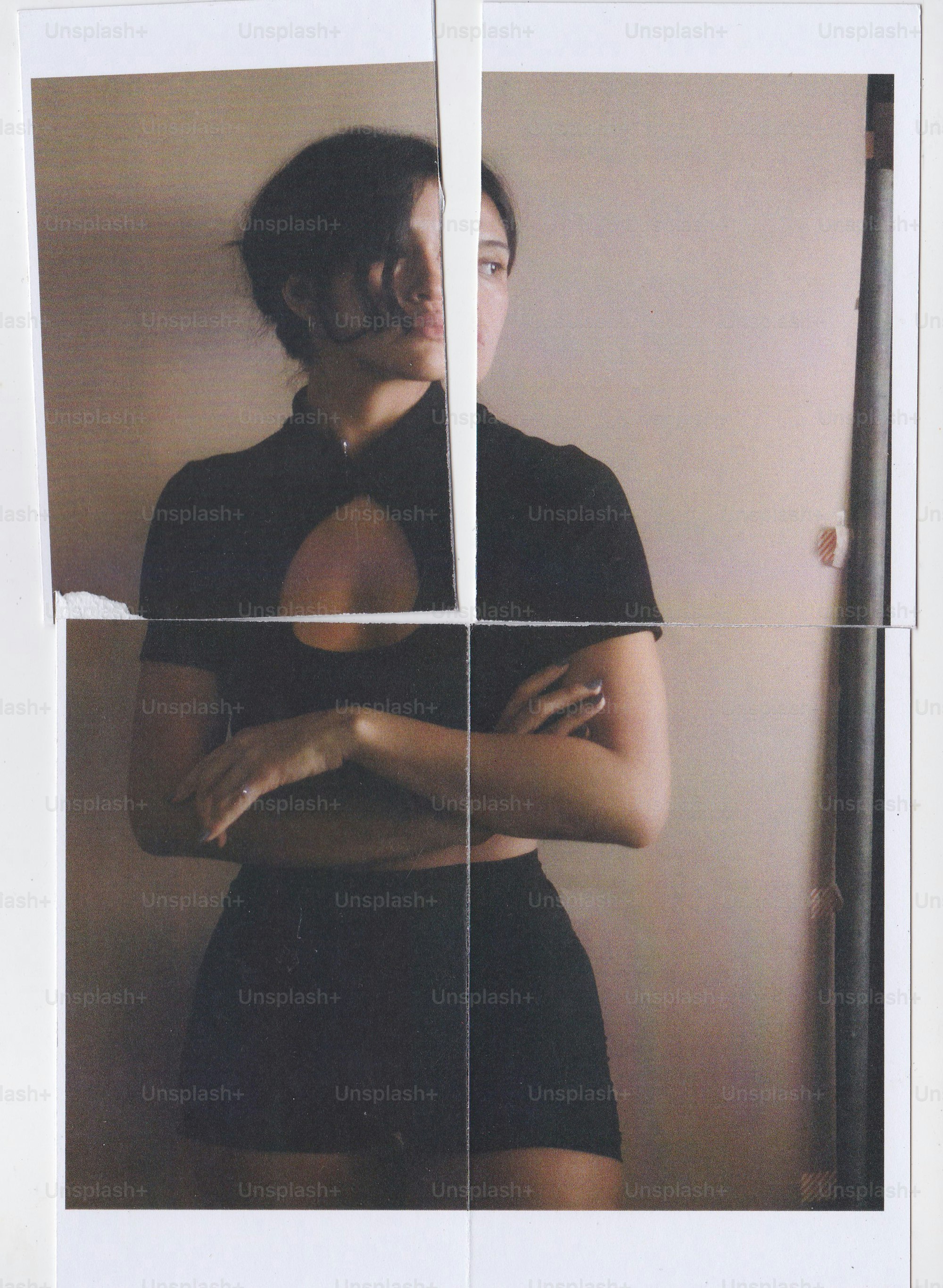 Reflets de lumière scintillante sur l’eau bleu foncé photo – Image de ...