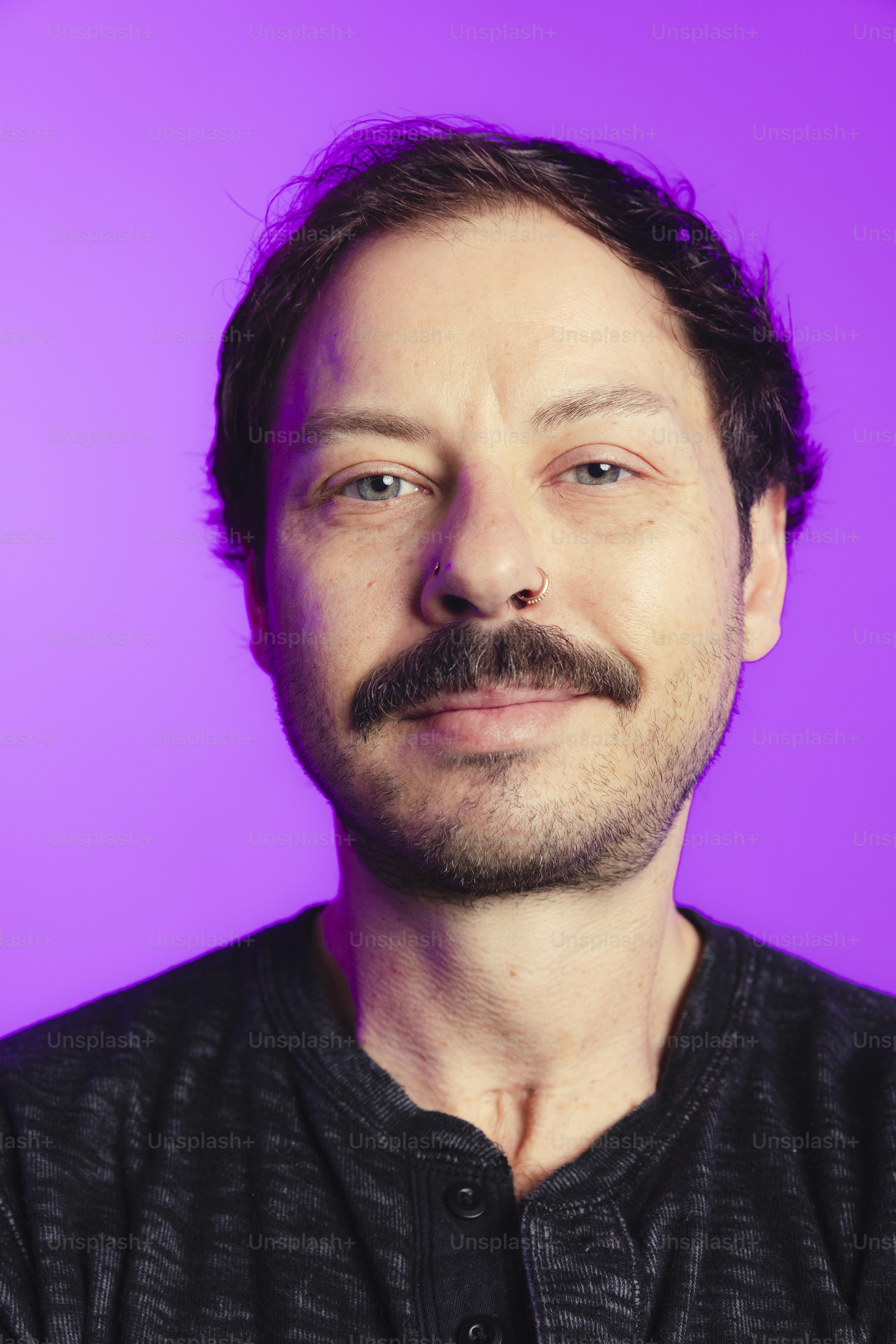 Hombre mayor con larga barba blanca y gafas foto – Imagen de Retrato en ...