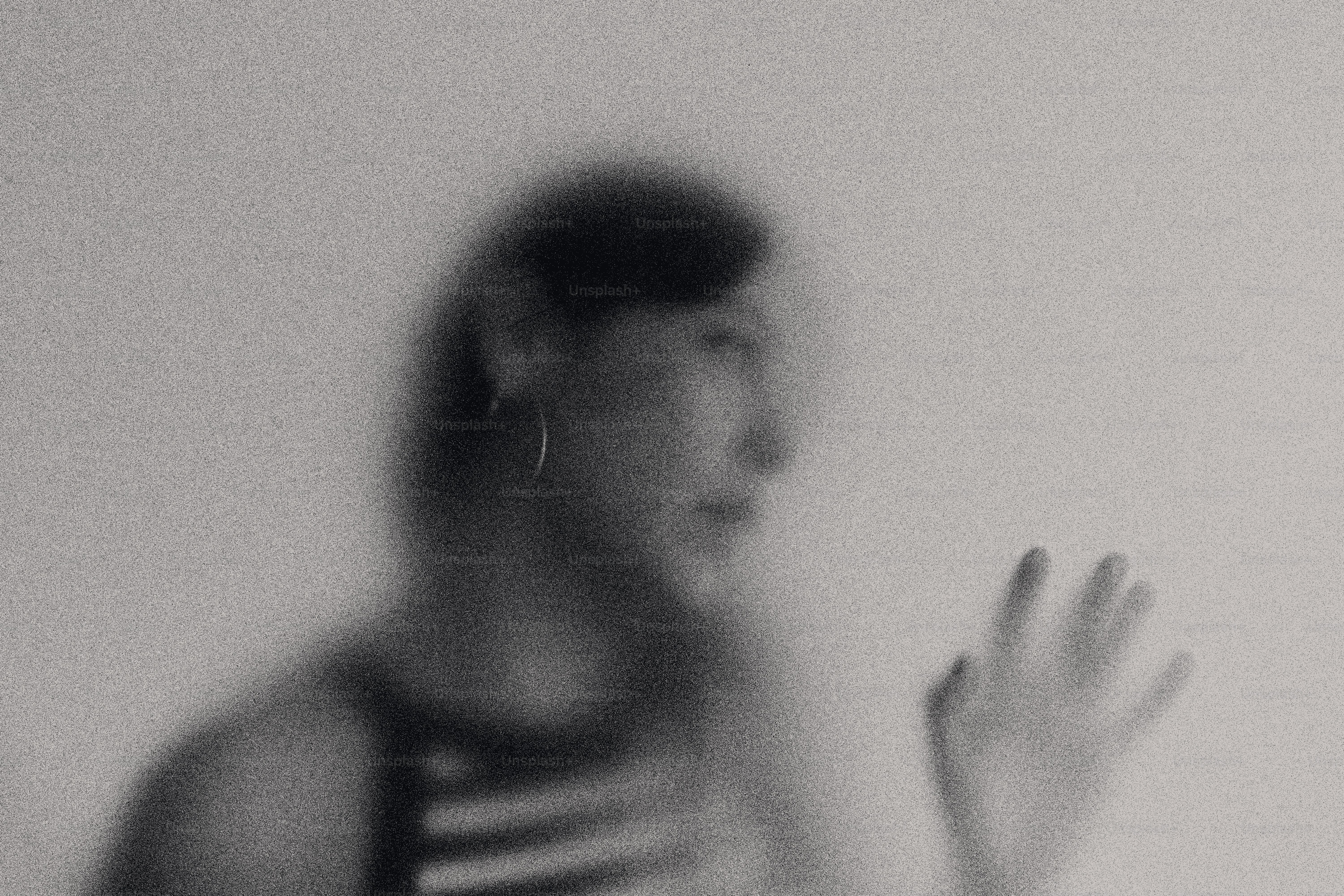 A blurred profile of a woman's face photo – Aesthetic Image on Unsplash