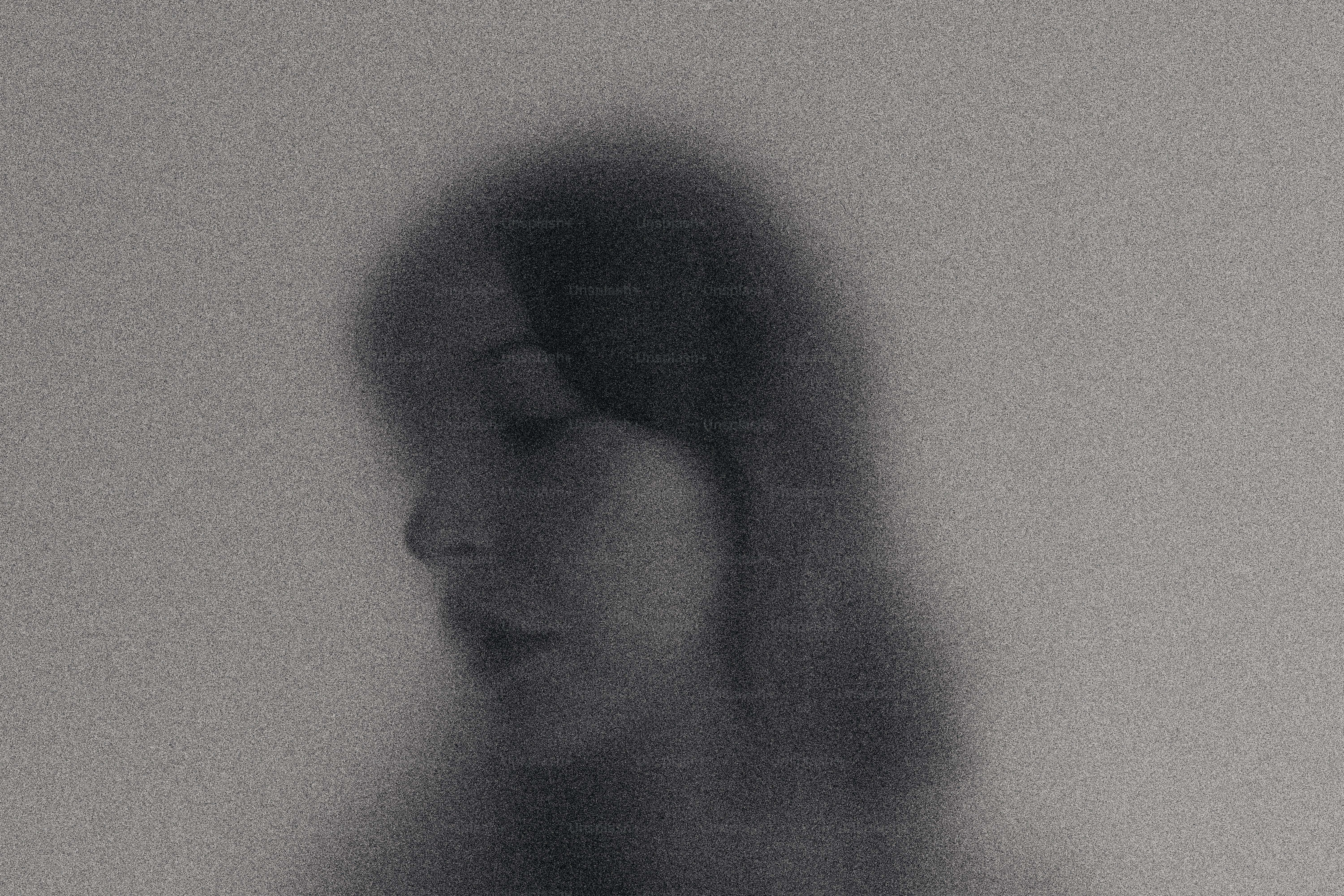 A blurred profile of a woman's face photo – Aesthetic Image on Unsplash