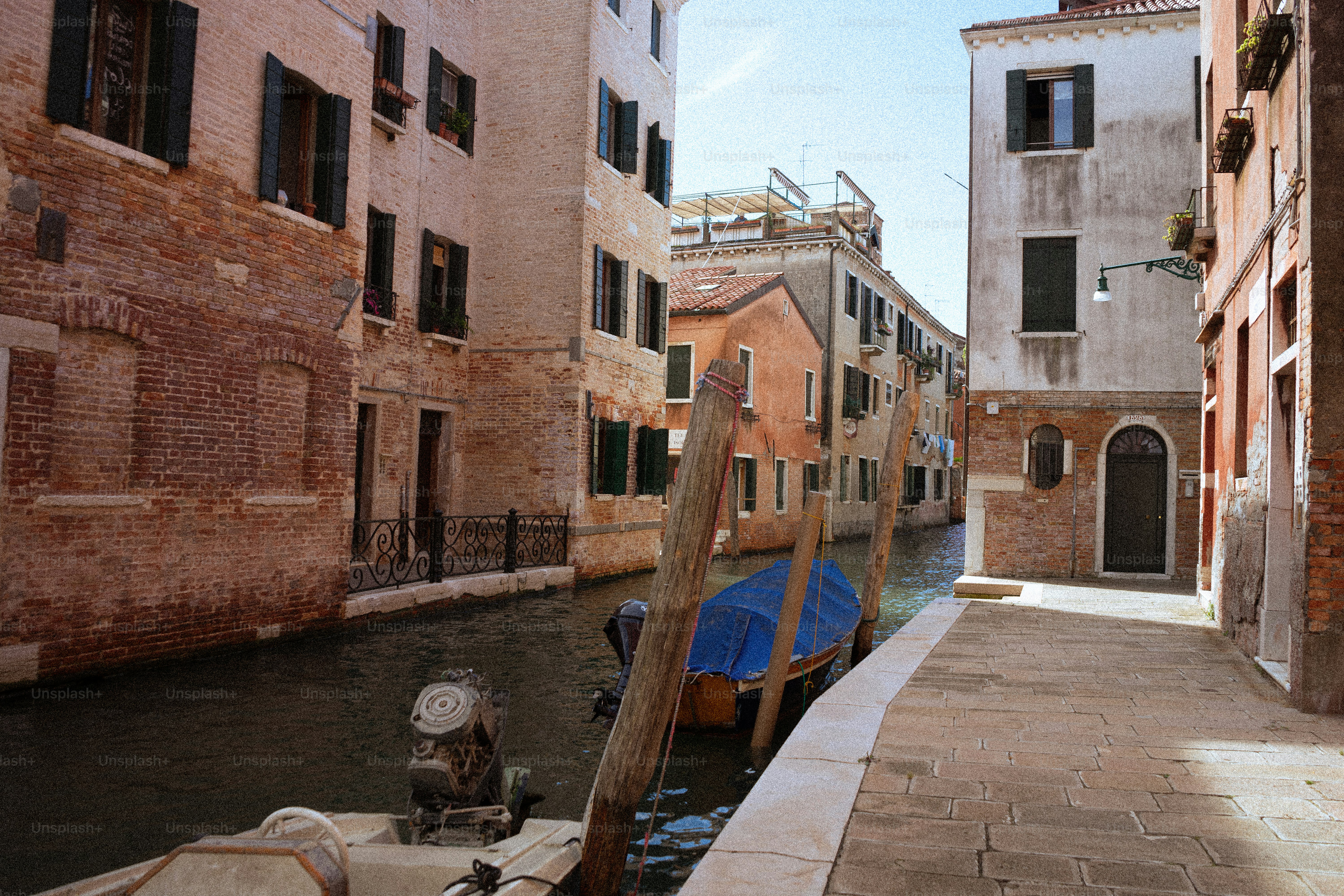 Buildings along a canal in venice photo – Travel Image on Unsplash