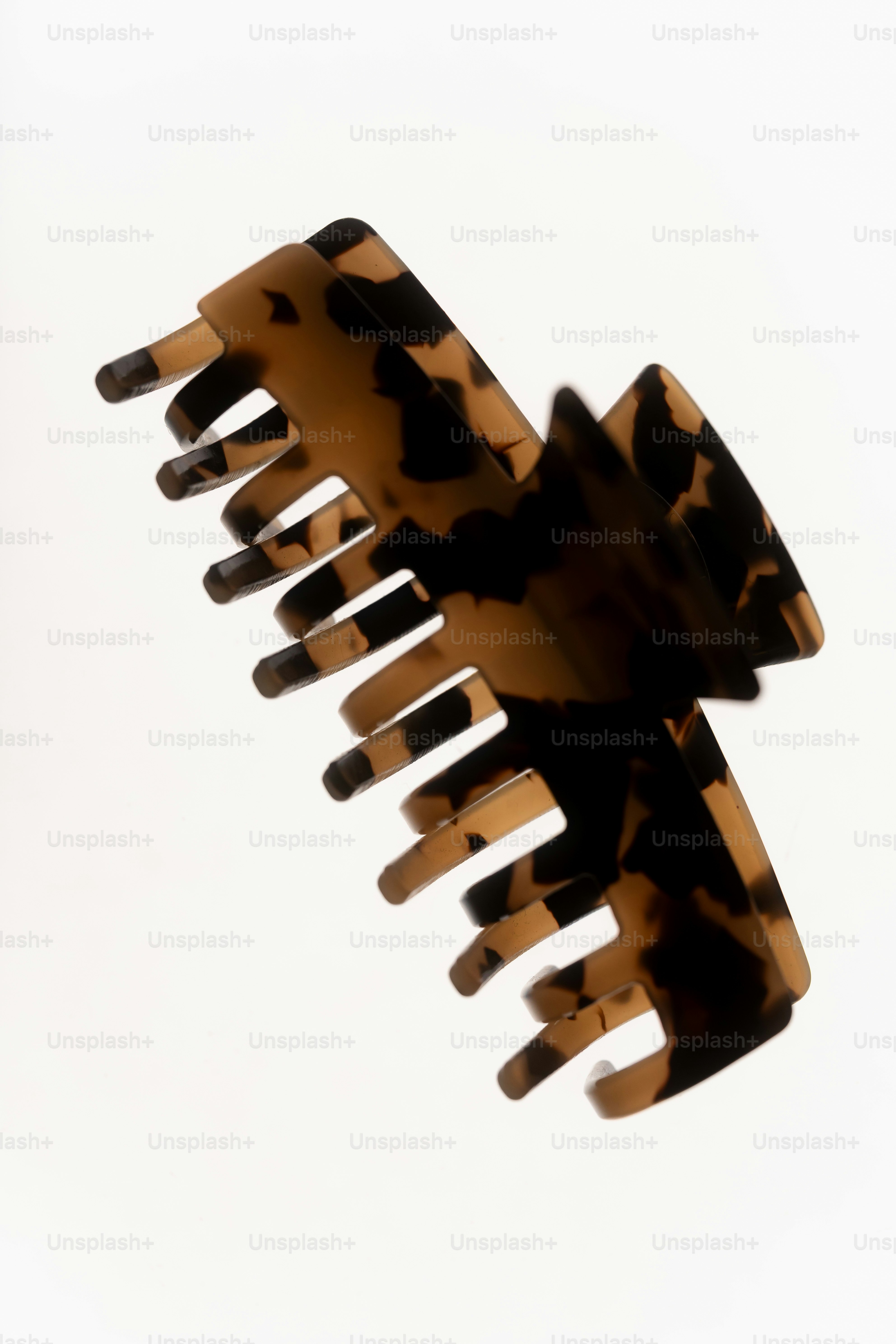 Pinza de pelo carey con diseño geométrico foto – Imagen de Moda en Unsplash