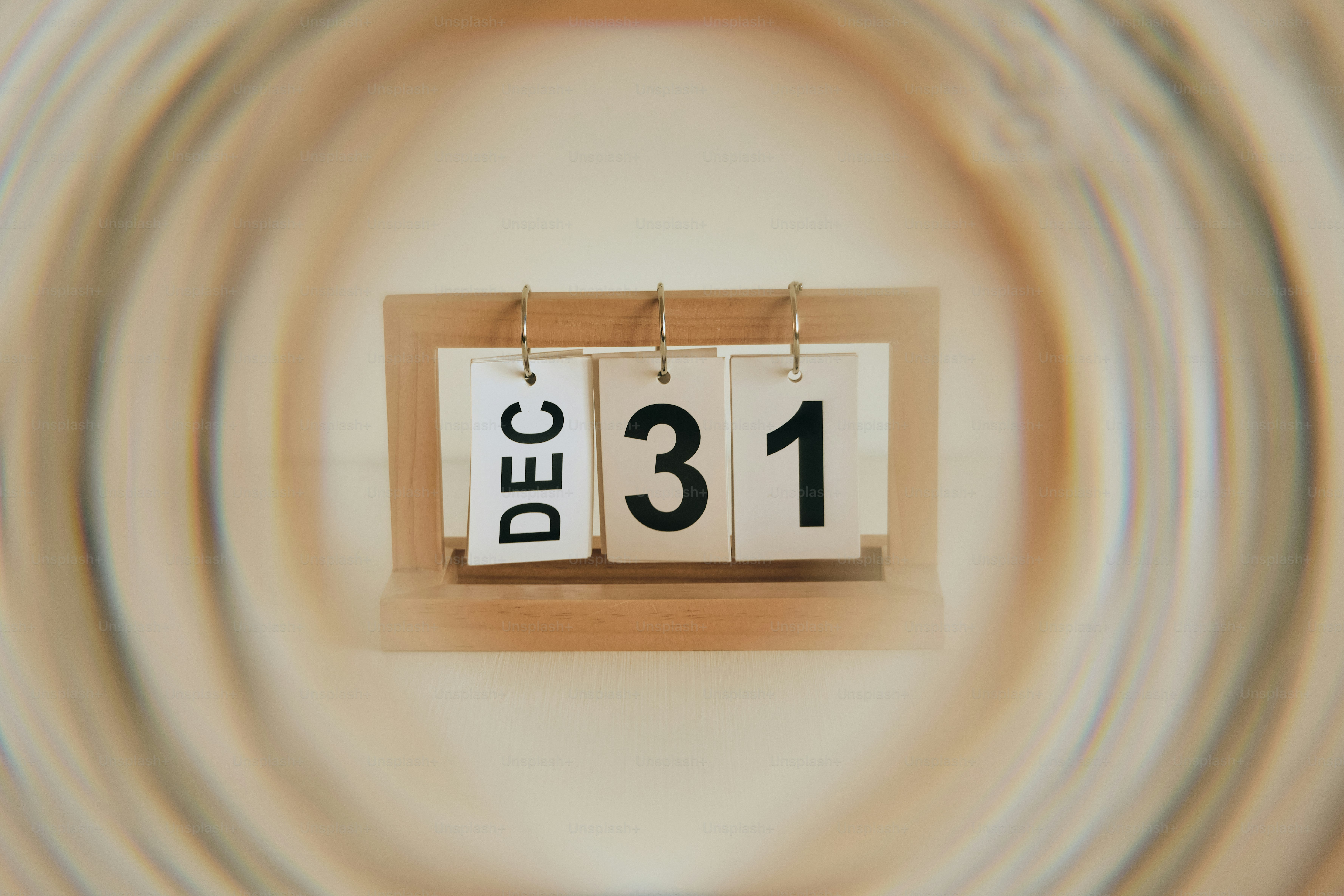 Desk calendar showing december 31st photo – Christmas Image on Unsplash