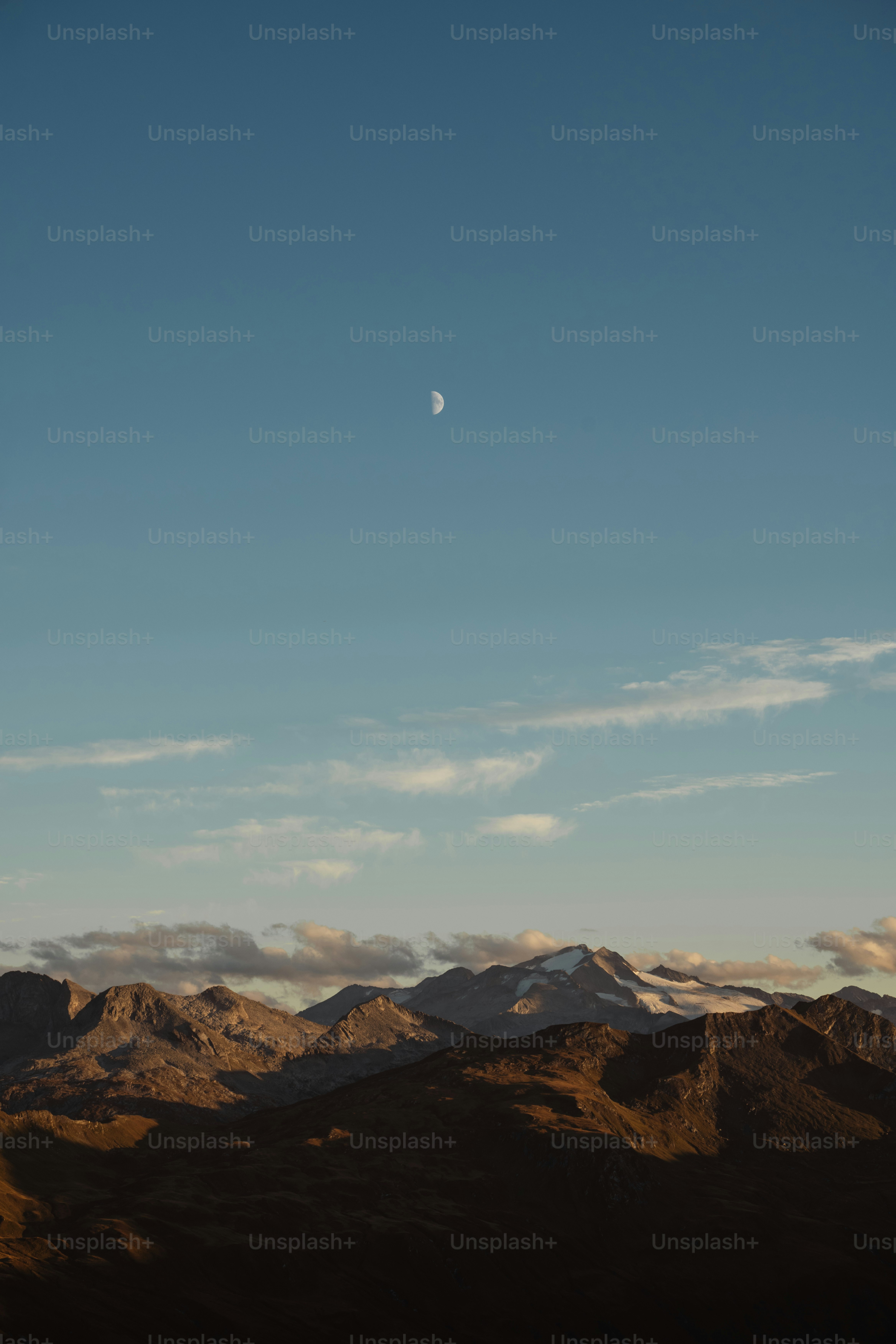 Crescent moon in the sky over mountains. photo – Travel Image on Unsplash
