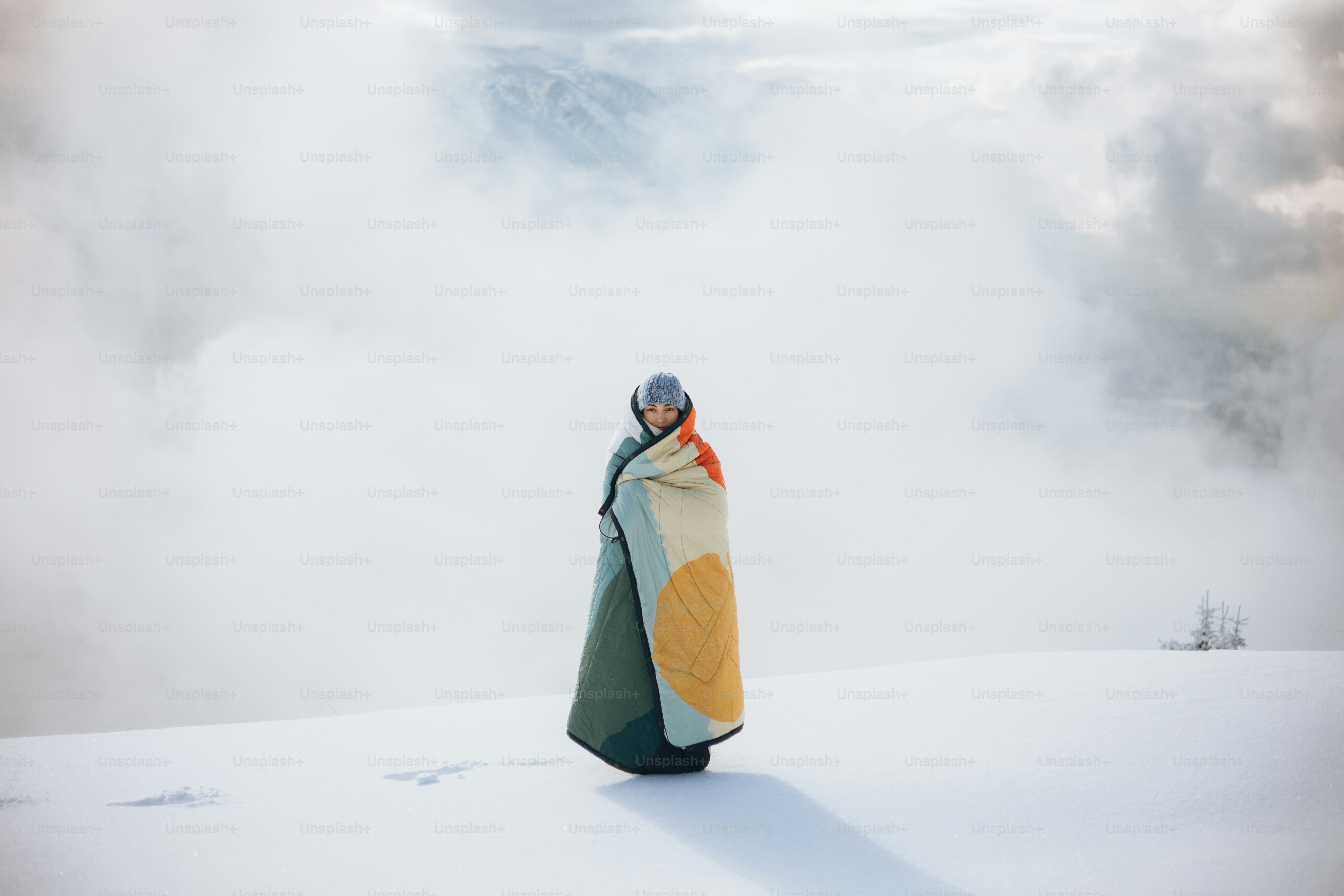 Person Wrapped In Blanket Pictures | Download Free Images on Unsplash