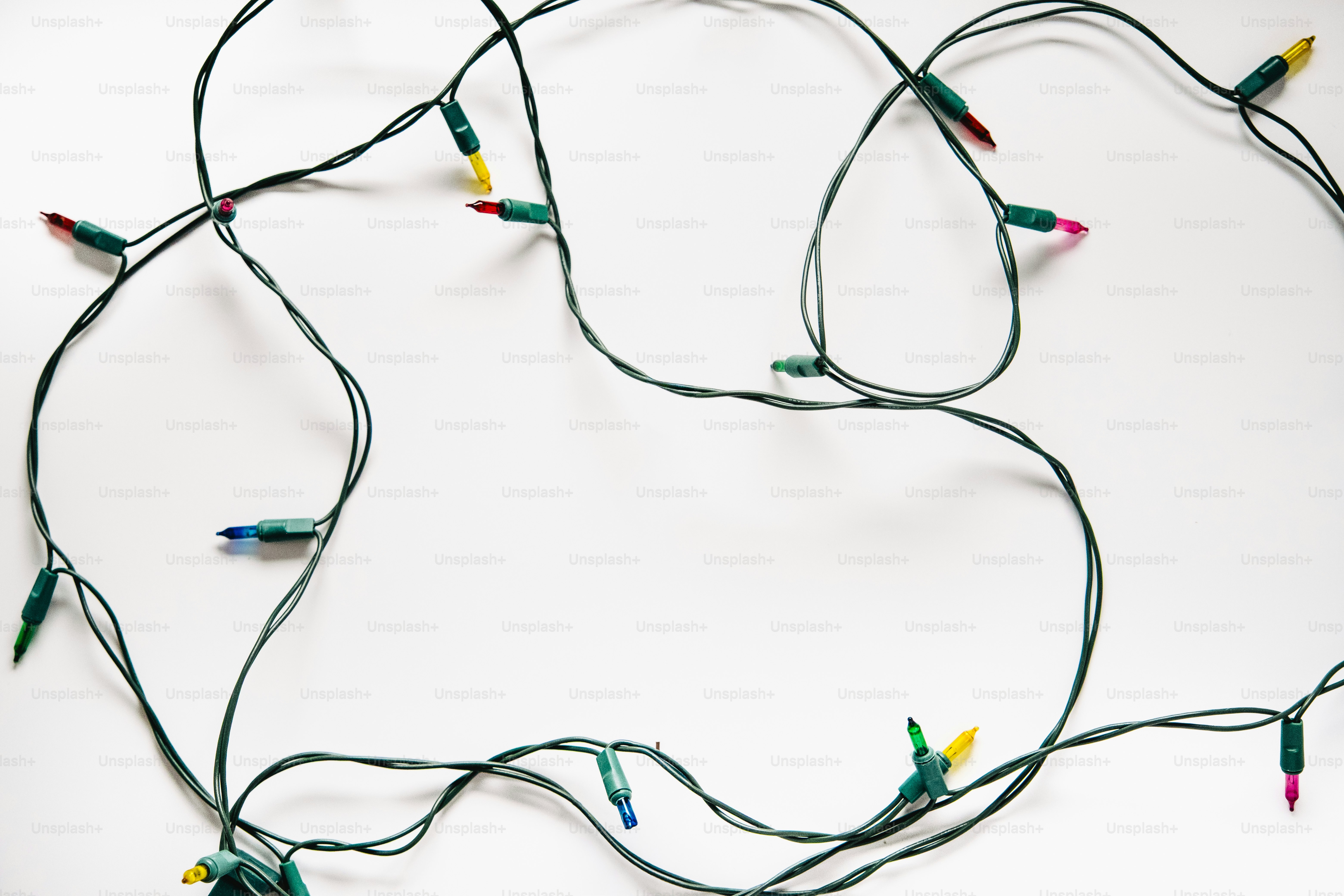 Blue string lights arranged in a circle photo – Christmas Image on Unsplash