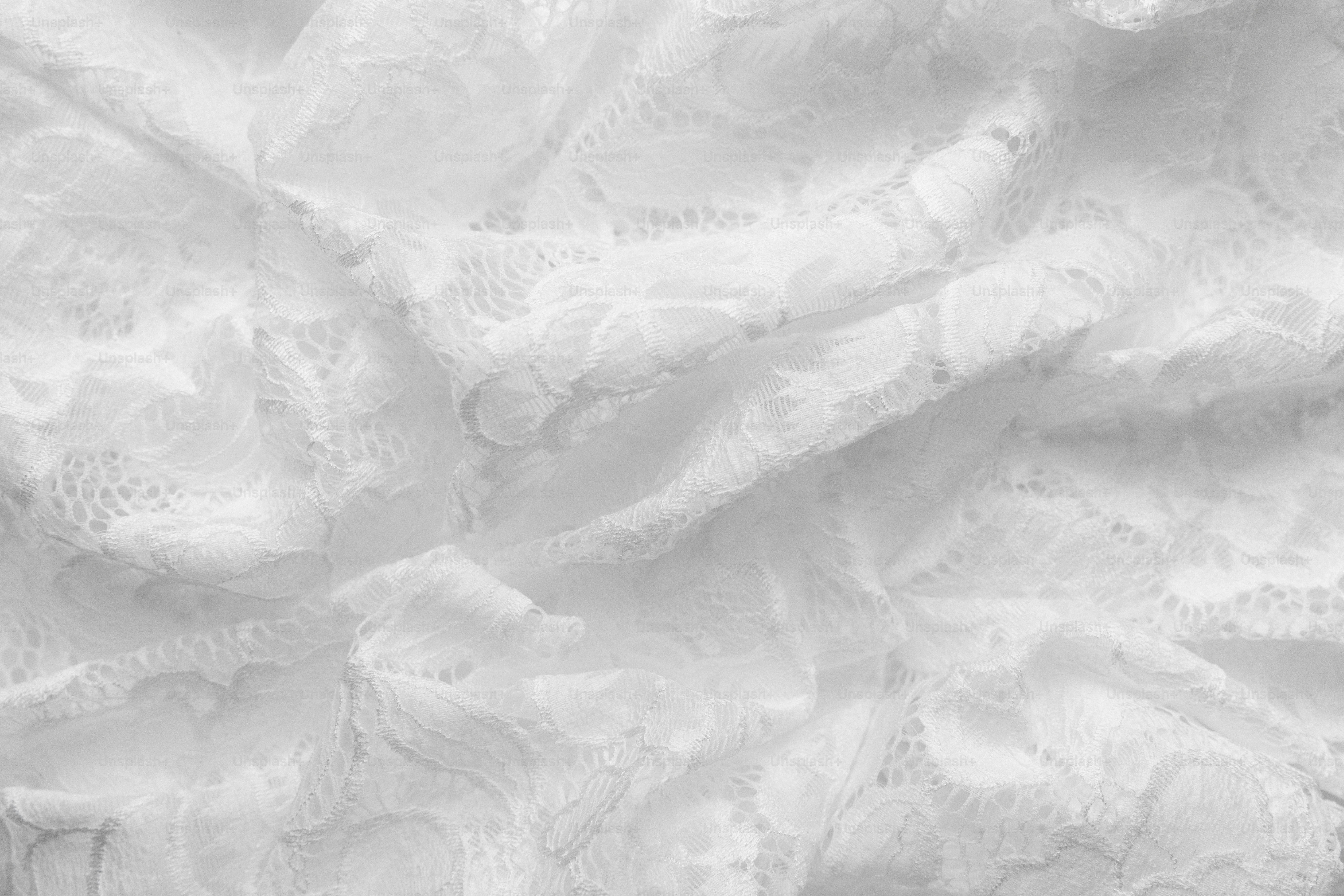 Creamy fabric with delicate lace details. photo – Purple Image on Unsplash