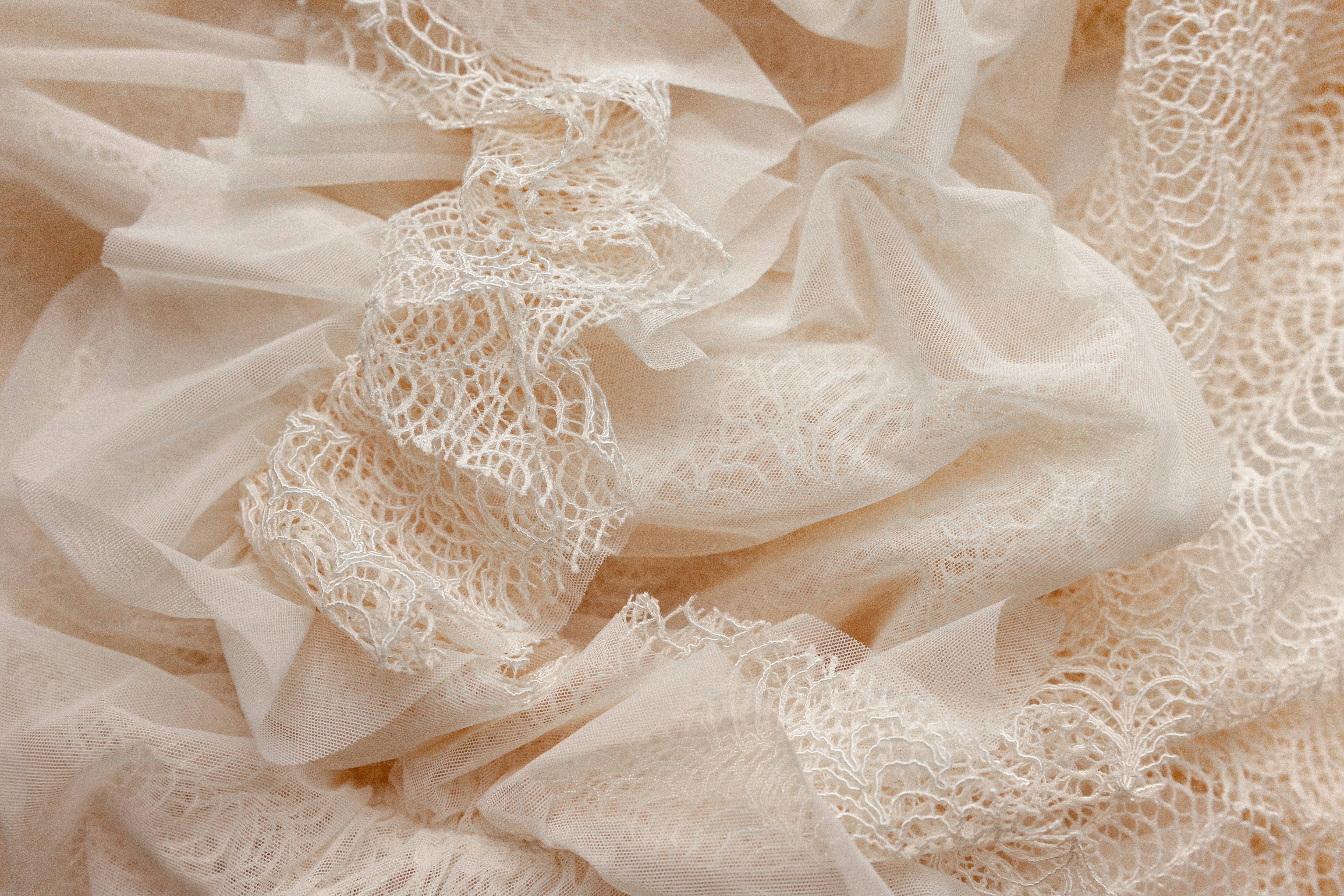Creamy fabric with delicate lace details. photo – Purple Image on Unsplash