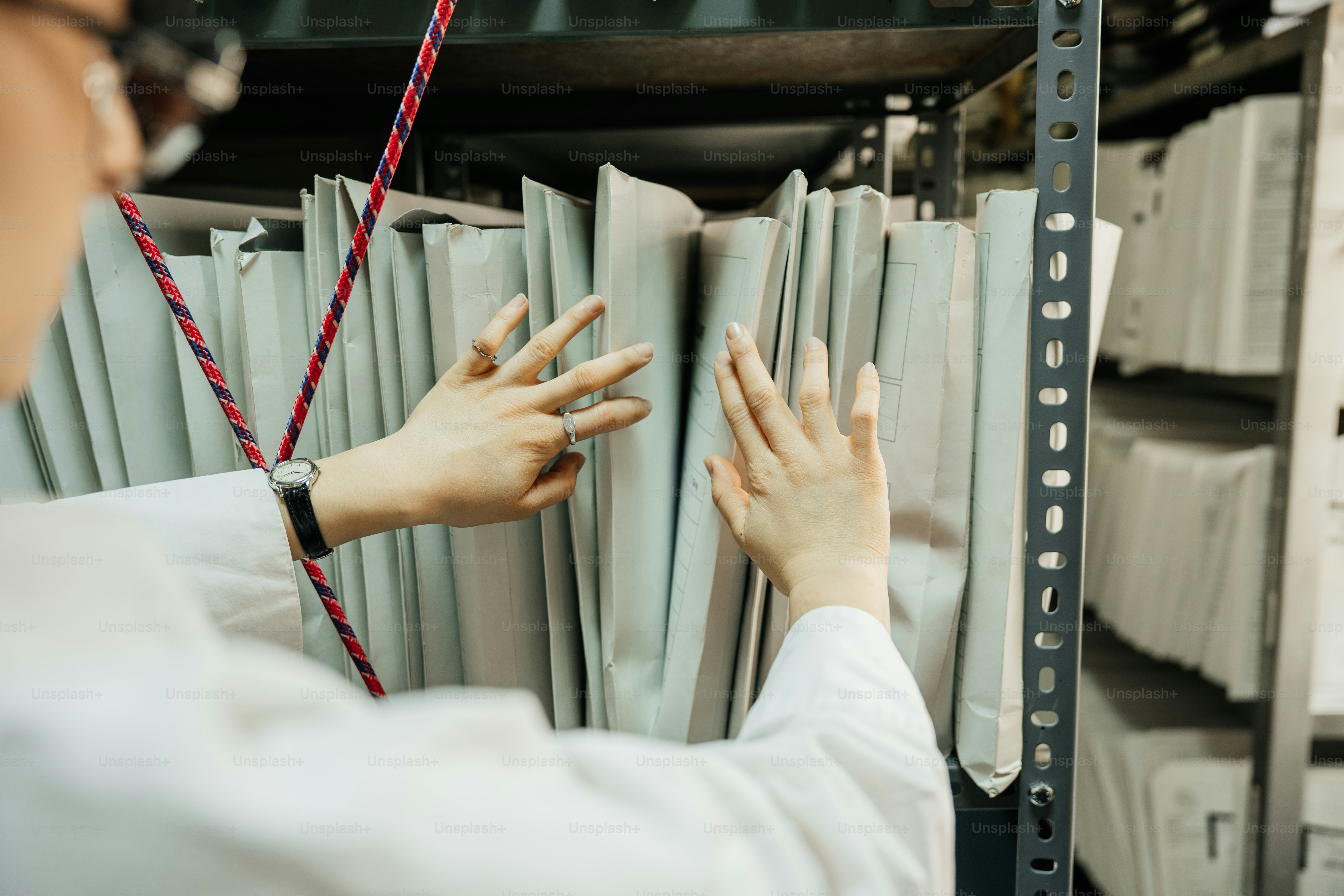 Filing Documents Pictures | Download Free Images on Unsplash