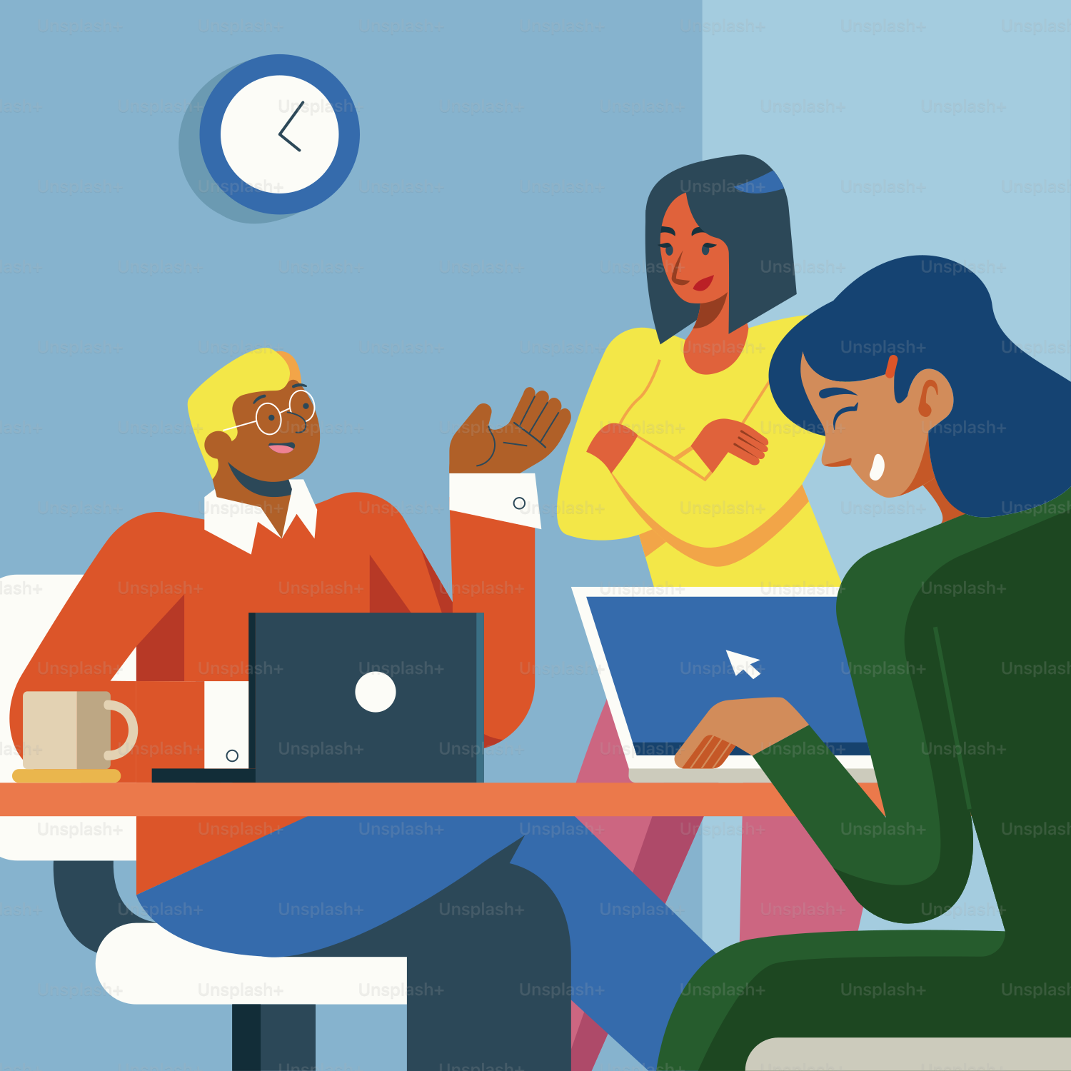 Un grupo de personas sentadas alrededor de una mesa con portátiles ...